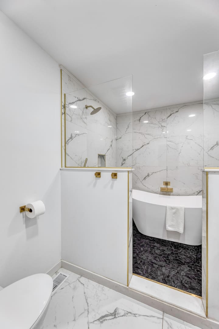 Luxury Home/pet Friendly/hot Tub/quiet! - Fishers, IN