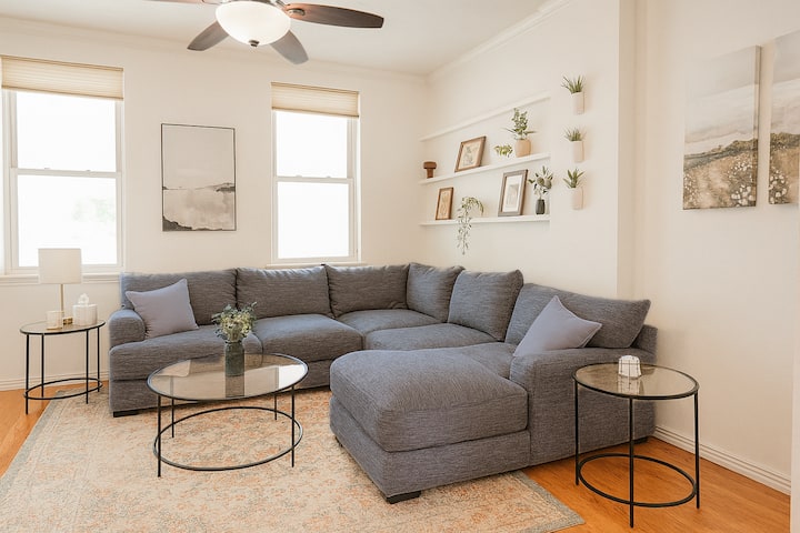 Huge Art District Victorian • 10 Guests • Walkable - Denver, CO