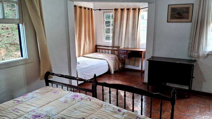 Quarto Suíte Café Manhã 10min Centro | 3 Pessoas - Petrópolis