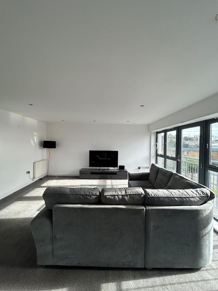 Waterfront Spacious Flat - Edinburgh, UK