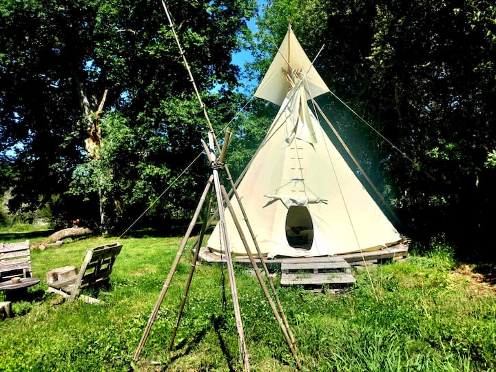 Nuit Atepeeque Dans Un Tipi - Hostens