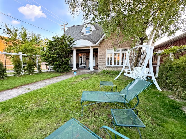 Uptown Home + Huge Loft + Game Room! - Erie, PA