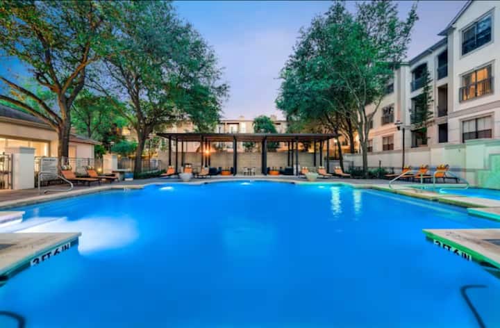 Dallas Uptown Chic 1br Overlooking Katy Trail - Dallas, TX