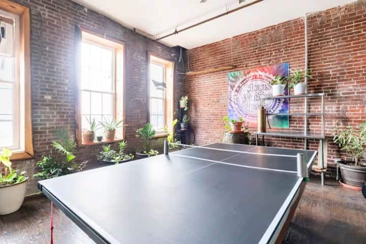 Industrial Suite W/ Gameroom - St. Louis, MO