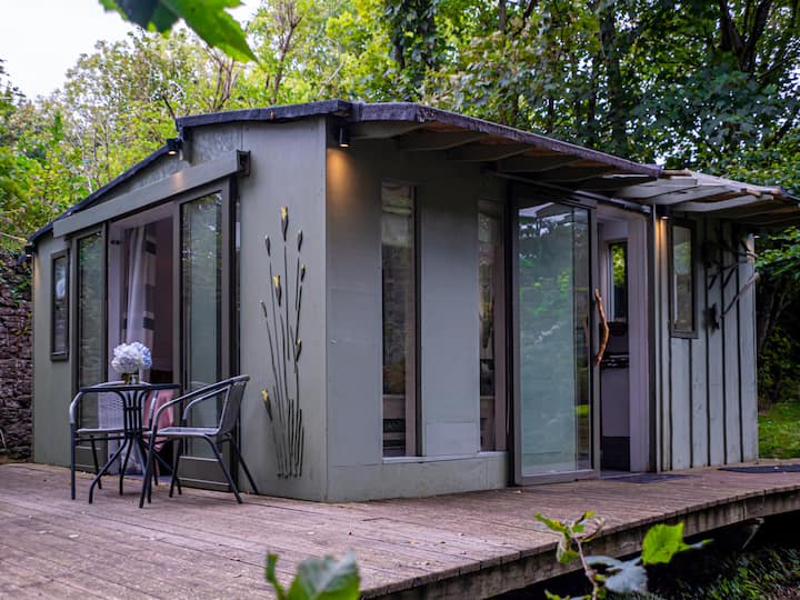 The Cwtch - Woodland Cabin With Country Views! - Tenby