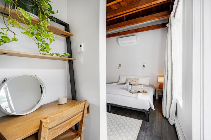 Loft Plateau 302a, Lit King, Balcon, Terrace & Spa - Montreal