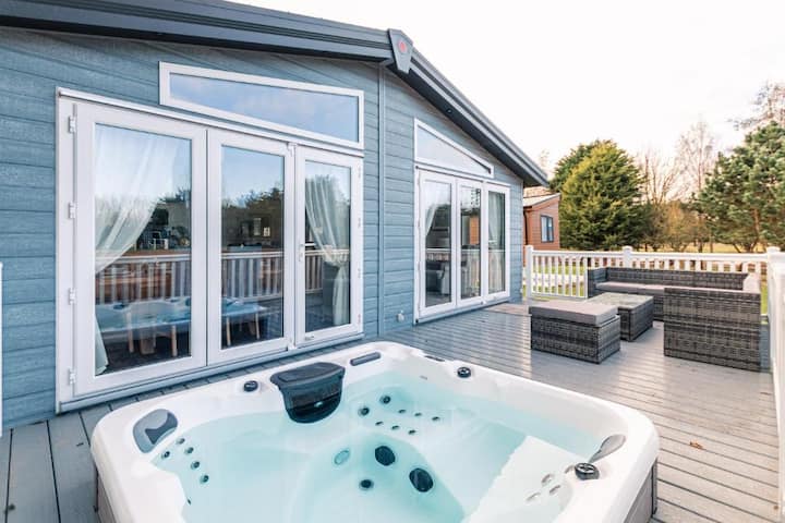 Sutton Lodge With Hot Tub - Pocklington