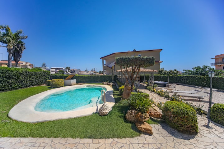 Villa Al Mare  [ Piscina - Jacuzzi - Parcheggio ] - Avola