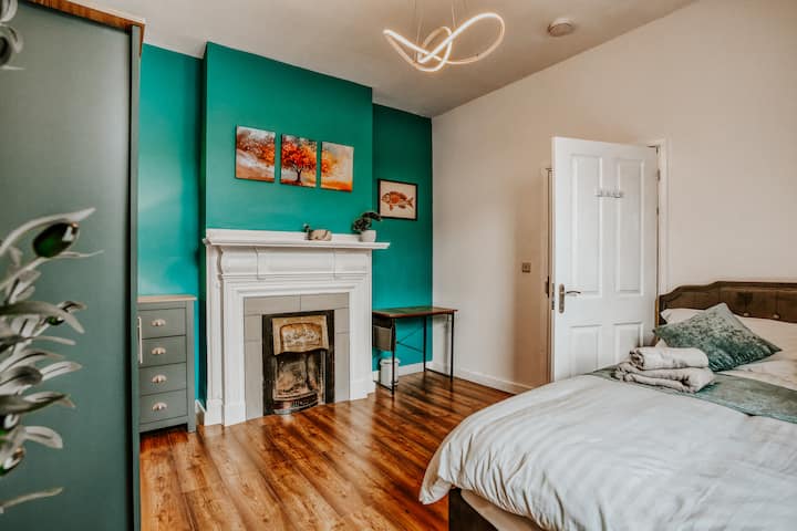 Open Mind Property - 4 Bedroom House With Hot Tub - Clevedon, UK