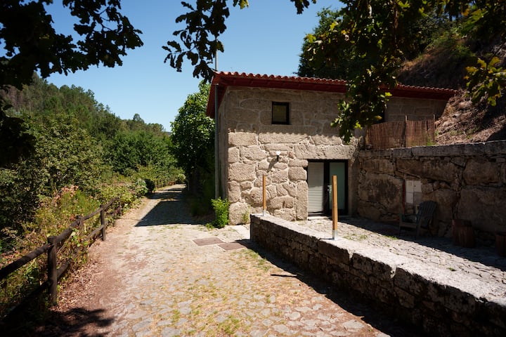 Stone Refuge With Fireplace – Pontido Village - Fafe