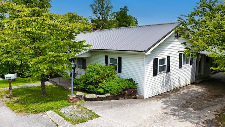 Almost Heaven Hideaway - Fayetteville, WV