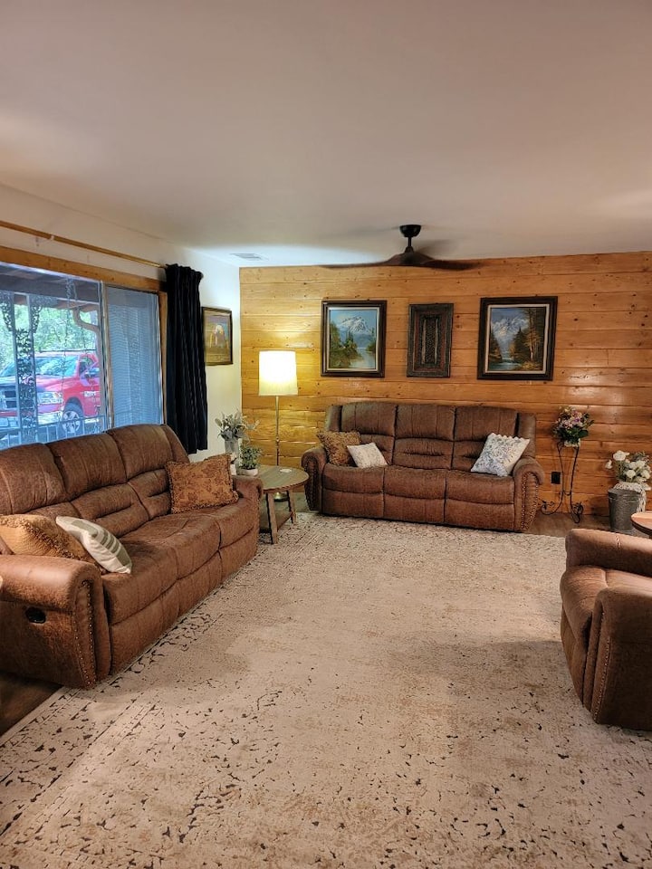 Mountain Memories - Memories Are To Be Made Here! - Oakhurst, CA