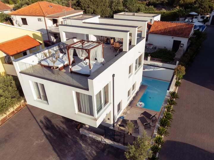 Rooftop Spa Villa W/ Swimming Pool&jacuzzi&lounge - Okrug Gornji