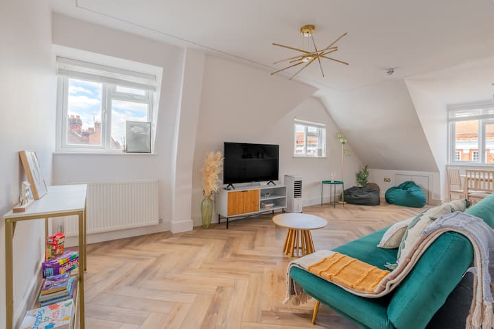 Modern Harrow 3br 2ba Home • Yoga Space - Harrow