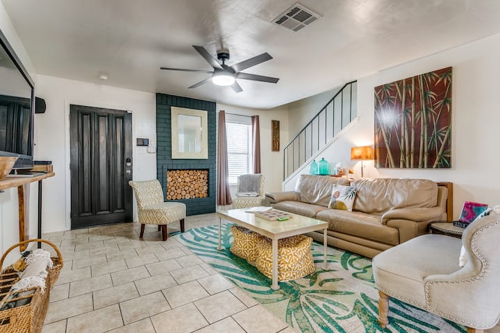 New! Spacious Pet-friendly Home Near Lackland Afb - Lackland AFB, TX