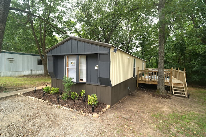 Cozy, Serene Cabin Sleeps 5 - Lake Wappapello State Park, Williamsville