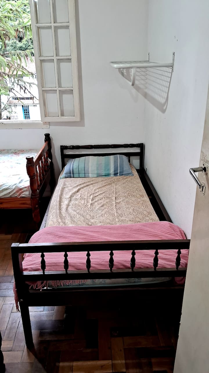 Quarto P/ 3 Pessoas C/ Café Da Manhã E Piscina - Petrópolis