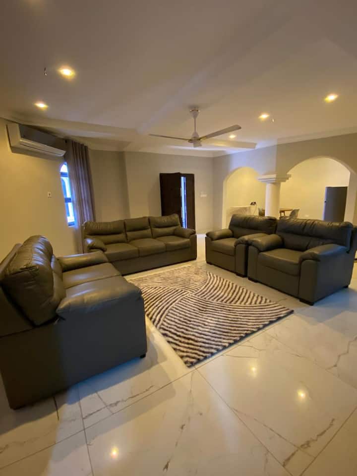 Lux Group 6-bedroom Apartment Entire Floor - Accra