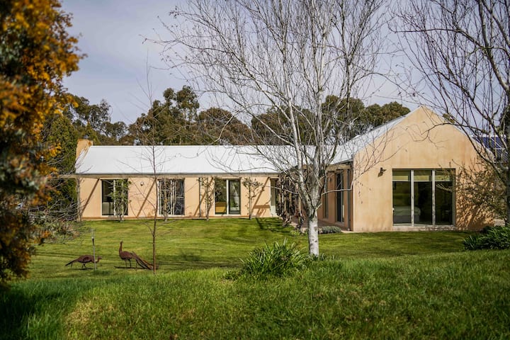 Applegarth Hanging Rock Views - Kyneton