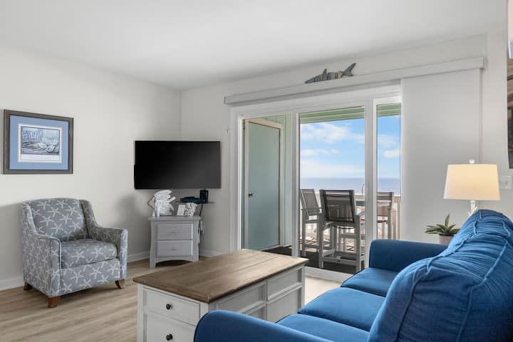 Oceanfront Condo! Pet Friendly! Includes Pool! - Carolina Beach