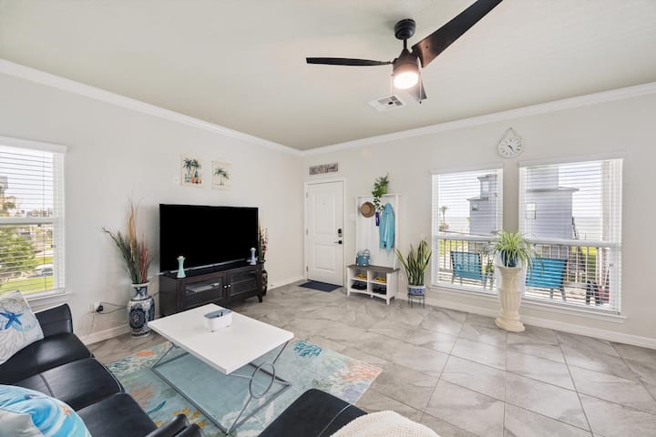 Bayfront House W/deck Watch Kemah Lights At Night! - Seabrook, TX