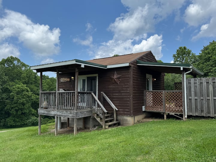 Cozy Hocking Hills Couples Cabin | Private Hot Tub - Hocking County, OH