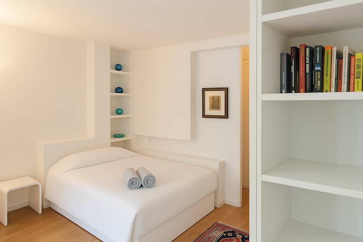 Charming Paris Apartment | Walk To Champs-élysées - Place de la Concorde