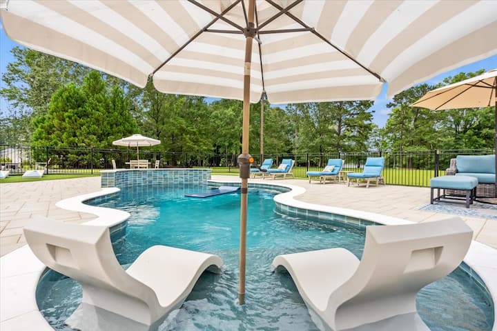 Lakefront Farmhouse Retreat+pool - Lake Marion, SC