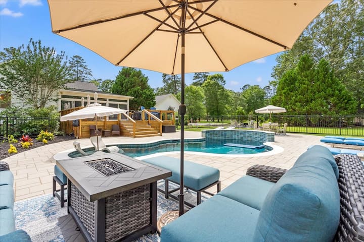 Lakefront Farmhouse Retreat+pool - Lake Marion, SC