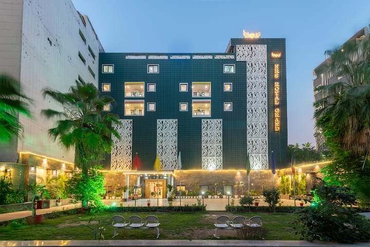 Best Place For Groups Party - Noida