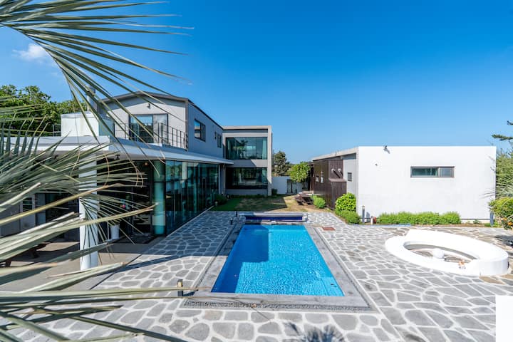 쿠지 대가족 독채 풀빌라 (8~ 14인), 무료 조식 & 관광버스 - Jeju