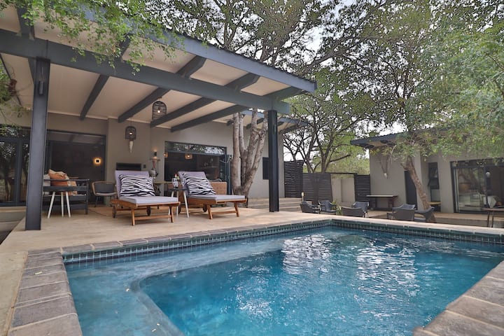 Maroela Skadu In Marloth Park - Marloth Park