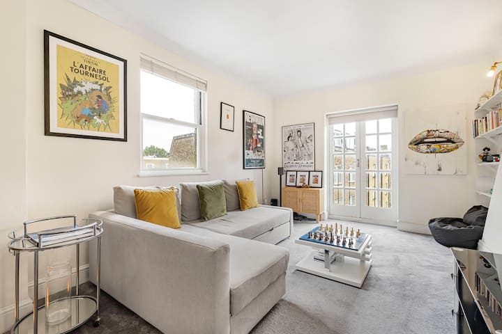 Stylish 1br Kensington Home With Balcony - 