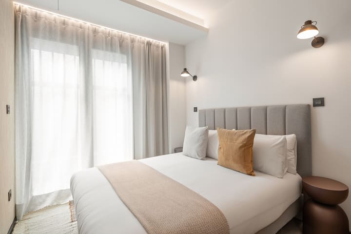 Dobo Moncayo 4pax 1bth With Murphy Bed - Madrid