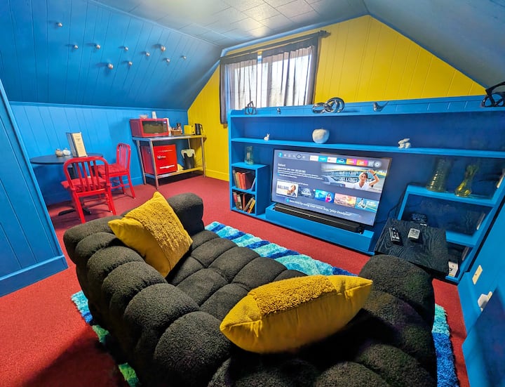 The Primary Loft - Full Floor Suite - Bay City, MI