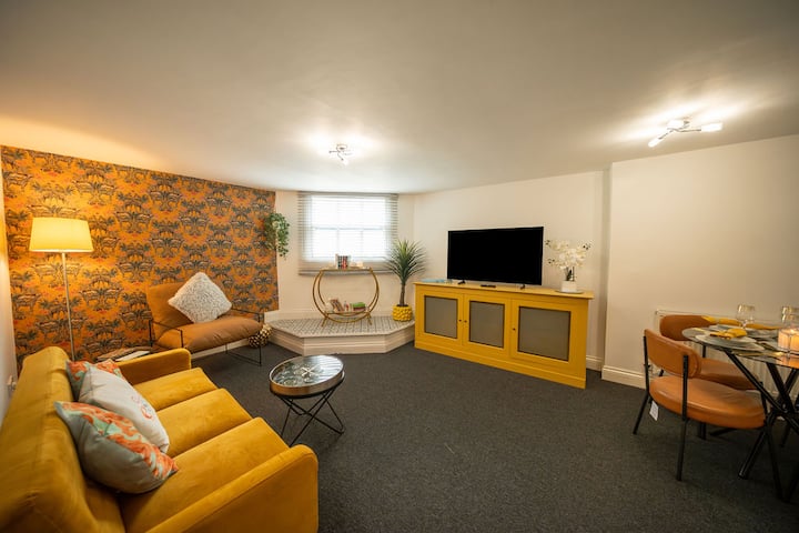 Cotswolds/ 2bed 1 Bath Historic Flat/ Very Central - Cirencester