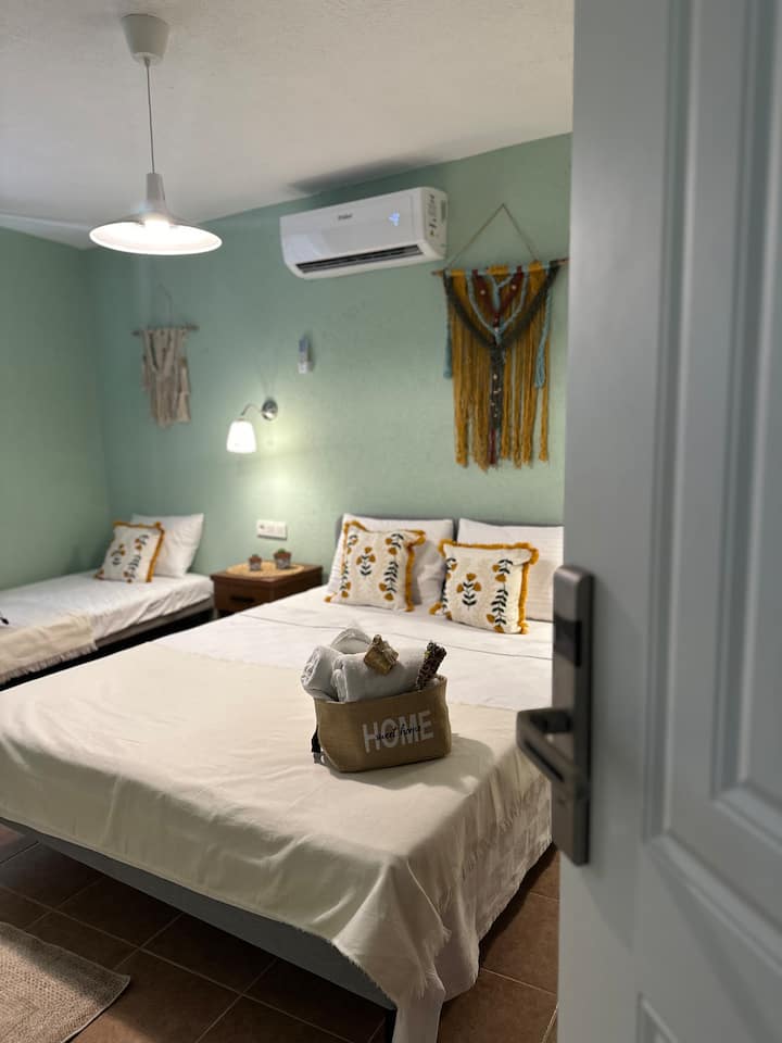 Ayvalık Merkezde 3kişilik Standart Oda(kahvaltılı) - Ayvalık