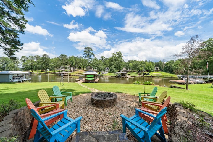 Family-friendly, Sleeps 6, Kayaks, + More! - Milledgeville, GA