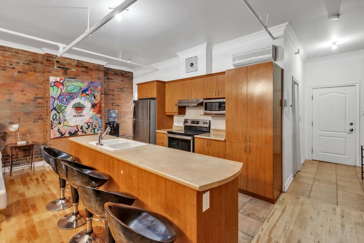 Stylish 3-bed Loft In Historic Old Montreal - Montréal, QC