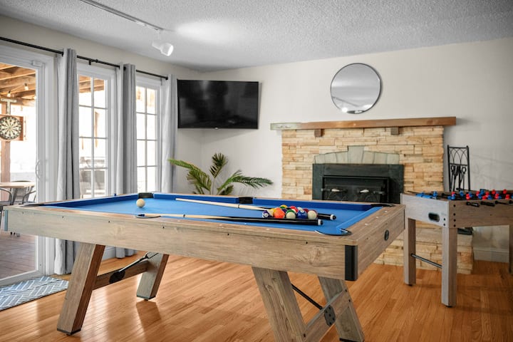 Desert Dreams Retreat Hot Tub Game Room Fire Pit - Sparks, NV
