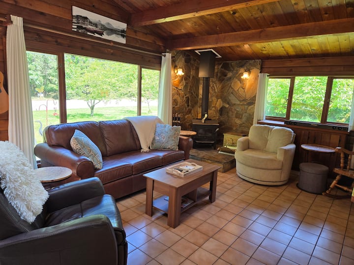 Cottage On Gabriola: Cedar & Stone Retreat - Vancouver Island