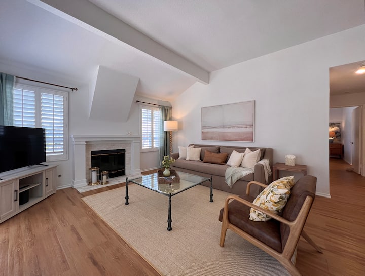Luxury Coastal Chic, 2 Bed Condo - Newport Beach, CA