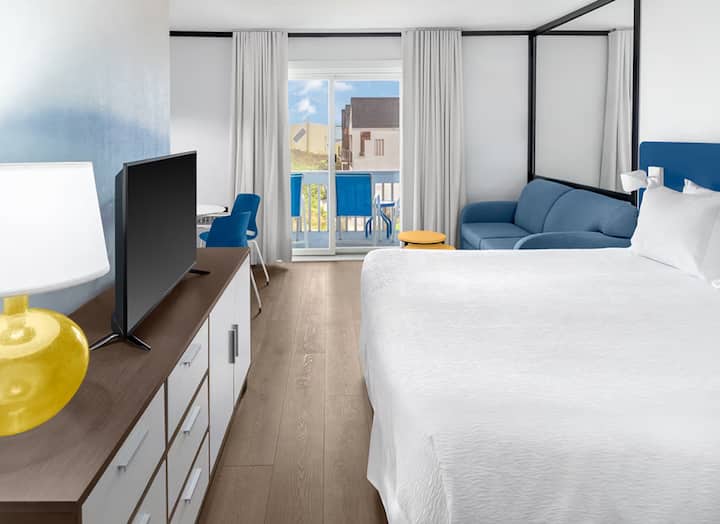 Montauk Beachfront Hotel Suite -3bed - Montauk, NY