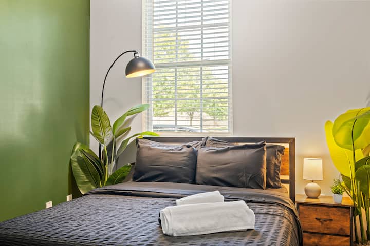 Upscale King 3br Townhouse—in Pineville! - Fort Mill, SC