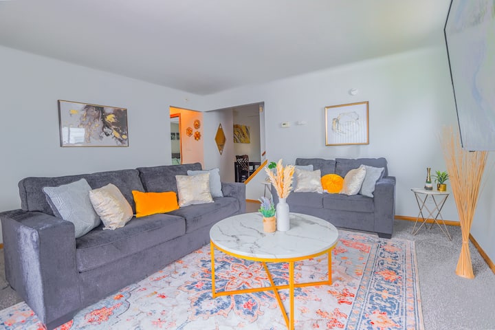 3 Bedrooms At Cleveland - Willoughby, OH