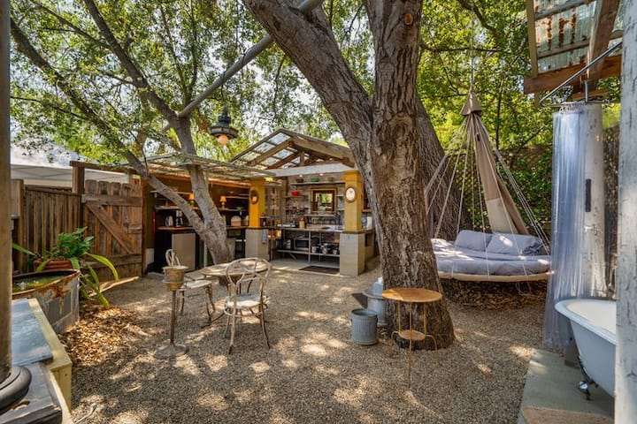 The Floating Bed Treehouse. Rock Your World. - Calabasas, CA