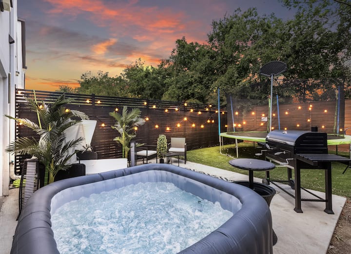 Modern Luxe Retreat Whole House W/hottub, Gameroom - 達拉斯