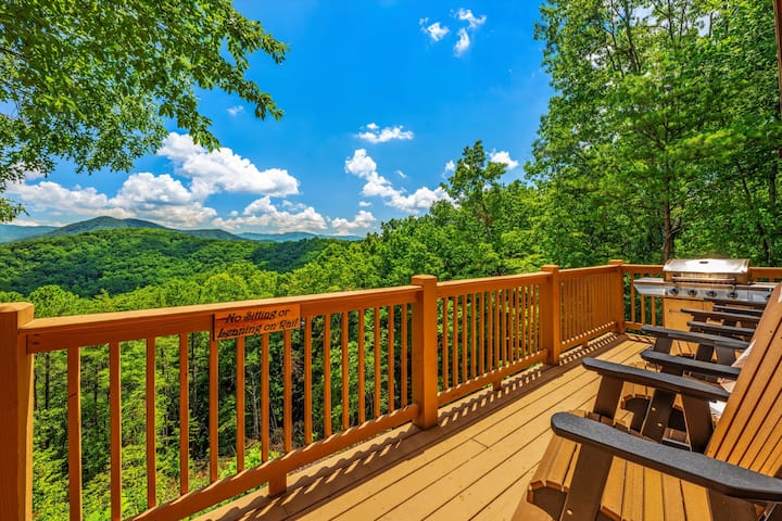 Views! 3x King Beds, Hot Tub, Pool, Fishing, Wi-fi - Townsend, TN