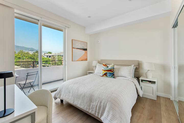 Chic 3 Bedroom Apartment In The Heart Of Glendale - 柏本克