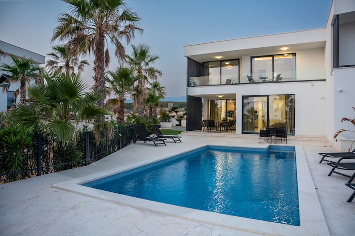 Villas With Two Private Pools For 20 People - Novalja